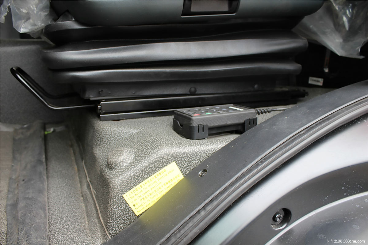 【图】中国重汽 C5H 340 8X4 油罐车_卡车之家